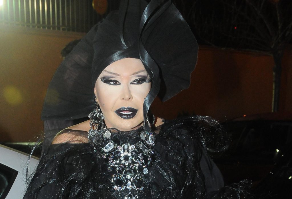 Bülent Ersoy Kimdir? - Bülent Ersoy Biyografisi | Biyografi, Biyografiler